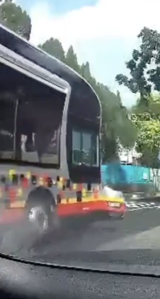 SMRT Bus Smashes Into Turning Car At Marsiling Junction, 1 Person Sent ...