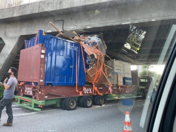 Trailer Piled With Goods Hits Flyover Along AYE, Causes Massive Jam ...