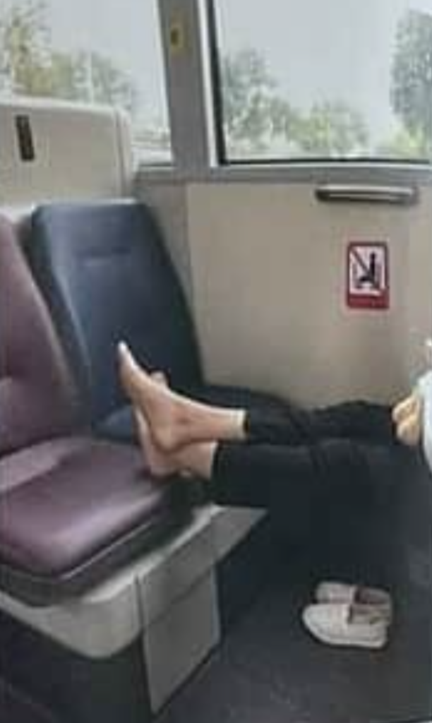 Poster Warns Of Woman Who Allegedly Pinches People On Bus 976, Tells ...