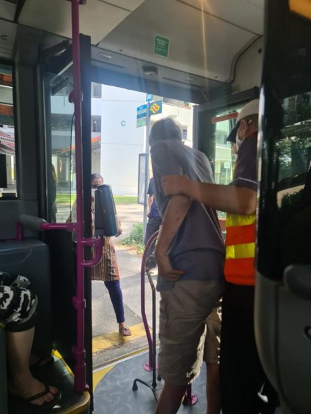 SBS Bus Driver Helps Elderly Passenger Alight Safely, Netizens Praise ...