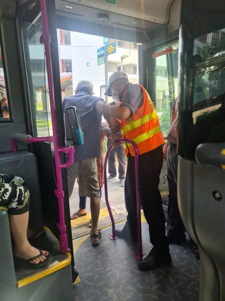 SBS Bus Driver Helps Elderly Passenger Alight Safely, Netizens Praise ...