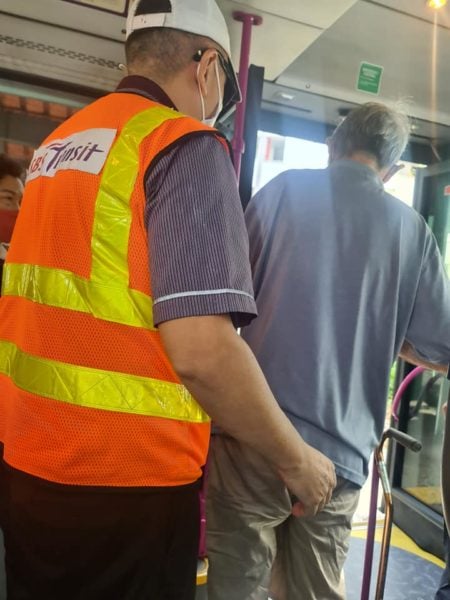 SBS Bus Driver Helps Elderly Passenger Alight Safely, Netizens Praise ...