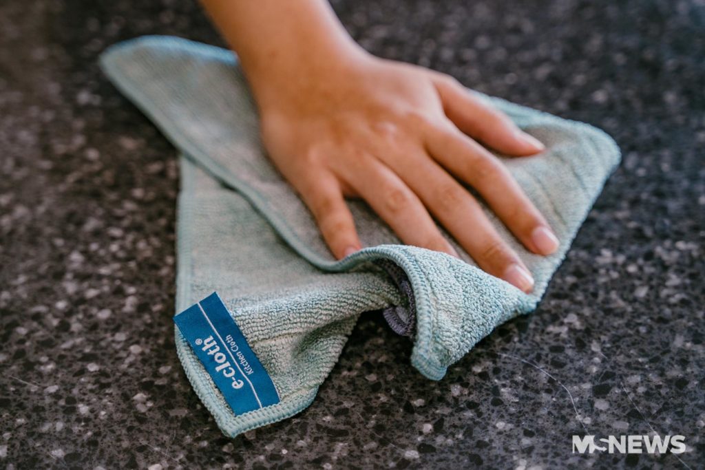This Cleaning Cloth Removes Dirt With Just Water, Tell Mum To Skip The ...