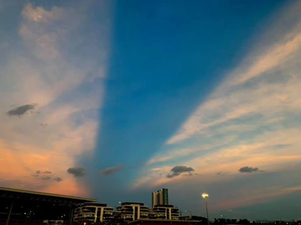 Sunset ‘Splits’ Clouds In S’pore Sky On 11 Mar, Looks Like Someone Took ...