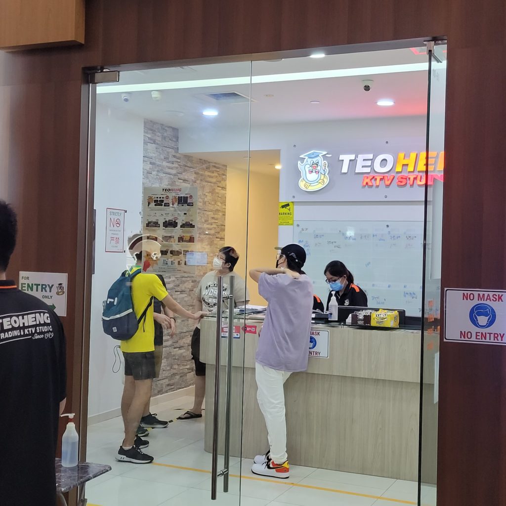 Teo Heng Founder Touched By Support On 1st Day Of Reopening, As 2 ...