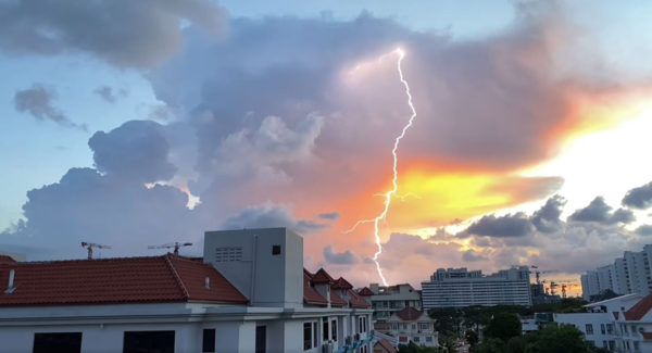 Lightning Electrifies S’pore Sky On 7 May, Looks Like A Natural Light ...