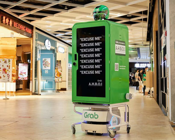 Grab Robot Runner In Action At PLQ, Can Send Over 350 Orders To Riders