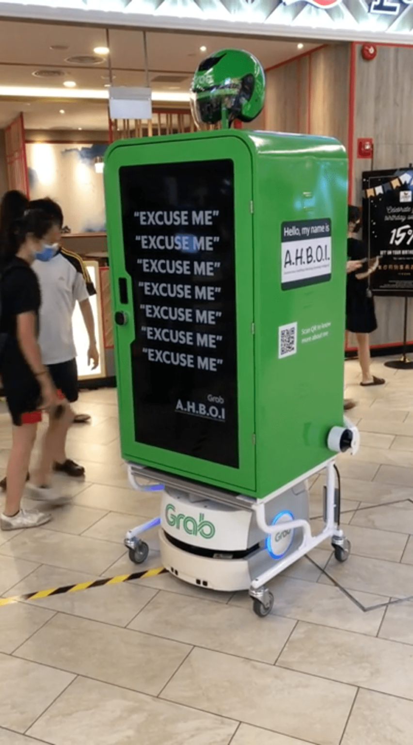Grab Robot Runner In Action At PLQ, Can Send Over 350 Orders To Riders