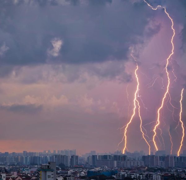Lightning Strikes Across S’pore On 24 Jun Electrify The Sky With ...