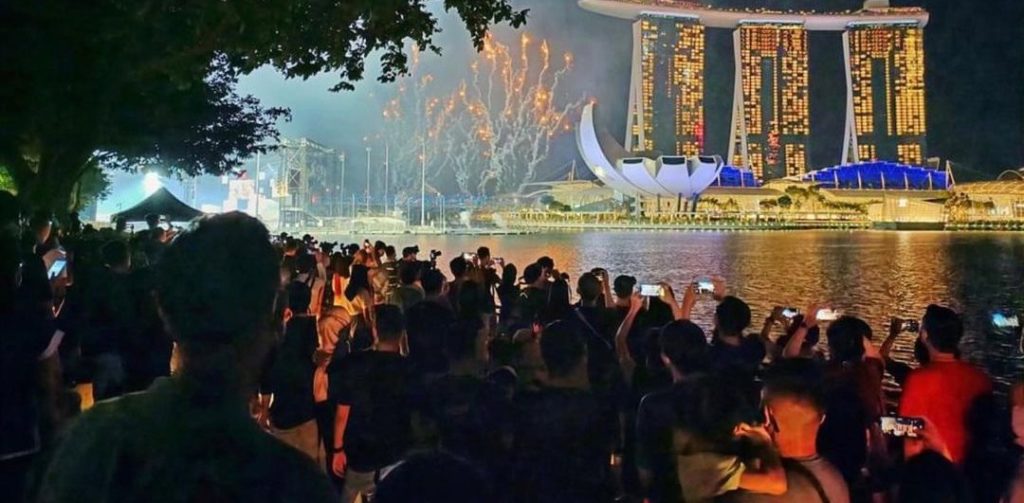 Large Crowds Watch NDP Rehearsal At Marina Bay, Raising Safe Distancing ...