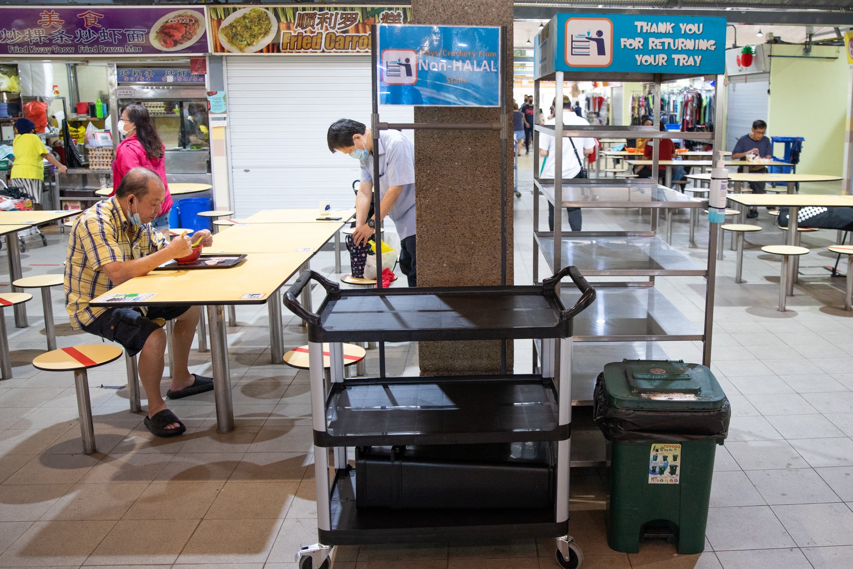 S'pore Diners Must Clear Litter On Tables From 1 Jan 2022 Or Face Fines