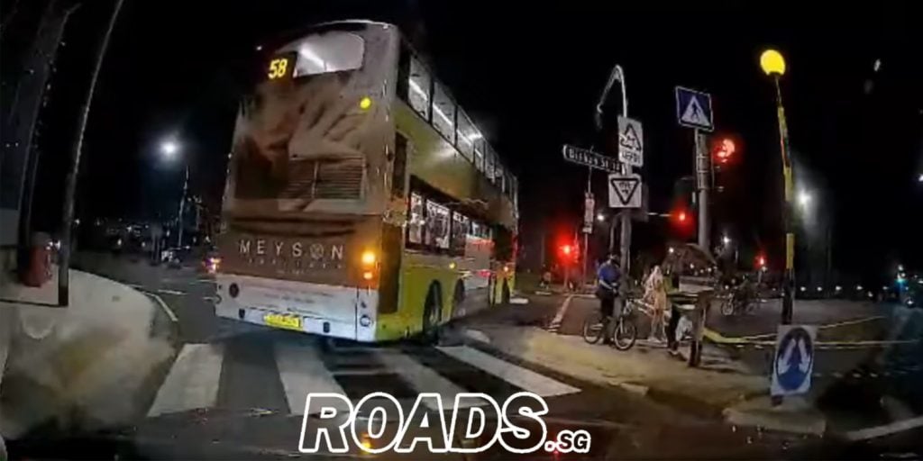 SBS Bus Driver Takes Wrong Route At Bishan, Reverses & Makes Dangerous Turn