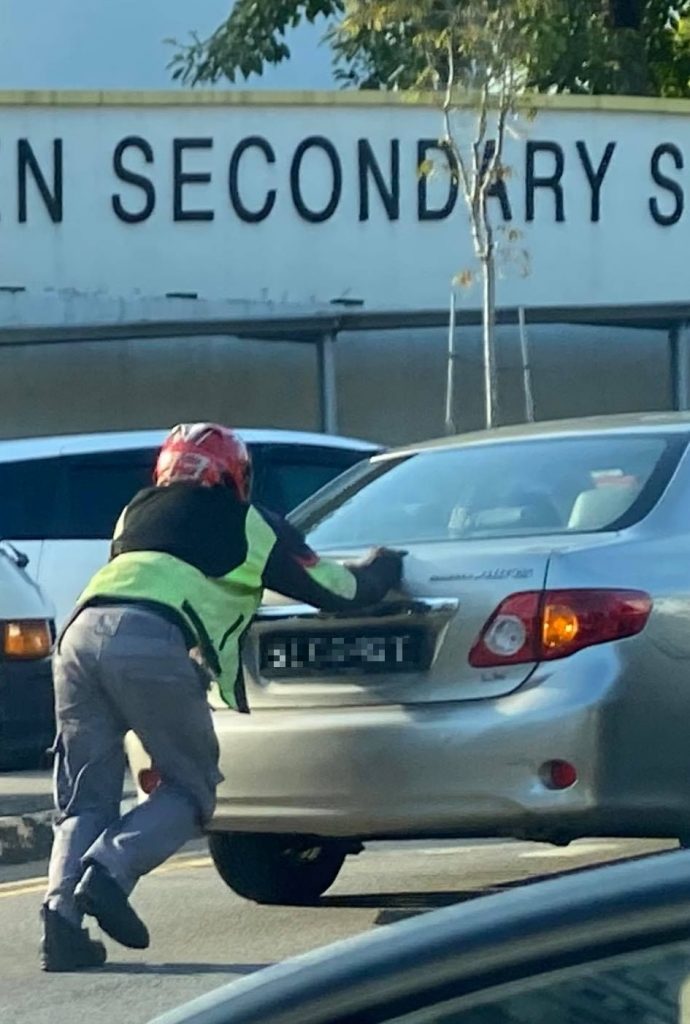 Motorcyclist Helps Push Stalled Car Upslope In Bedok, Kind Deed Earns ...