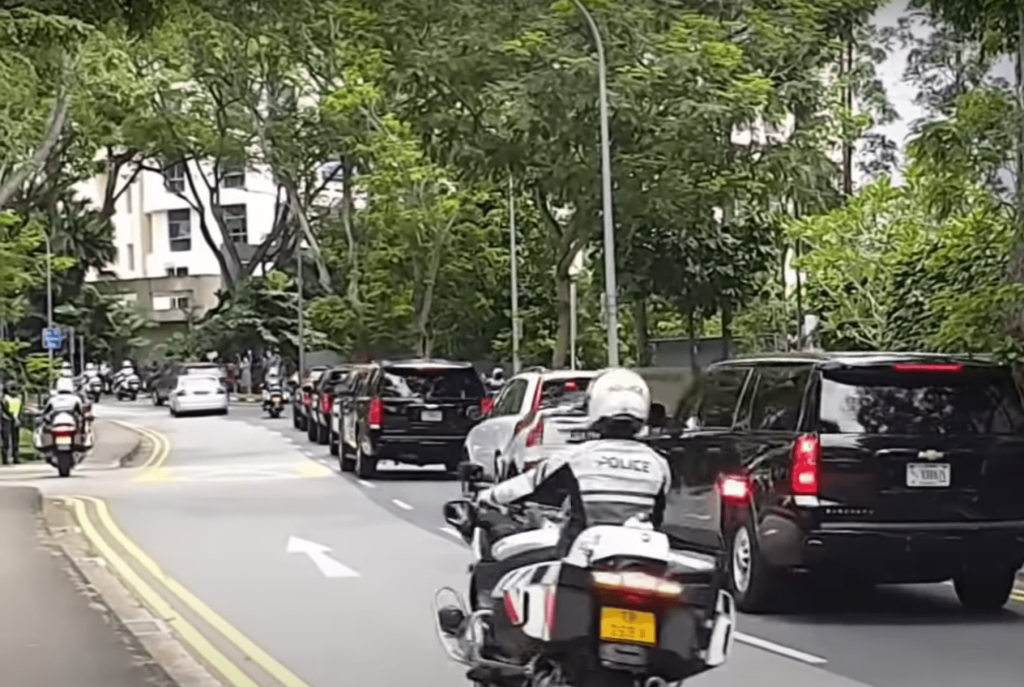 Kamala Harris' Motorcade Travels Around Town As S'poreans Wait In ...