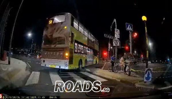 SBS Bus Driver Takes Wrong Route At Bishan, Reverses & Makes Dangerous Turn