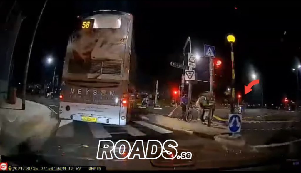 SBS Bus Driver Takes Wrong Route At Bishan, Reverses & Makes Dangerous Turn