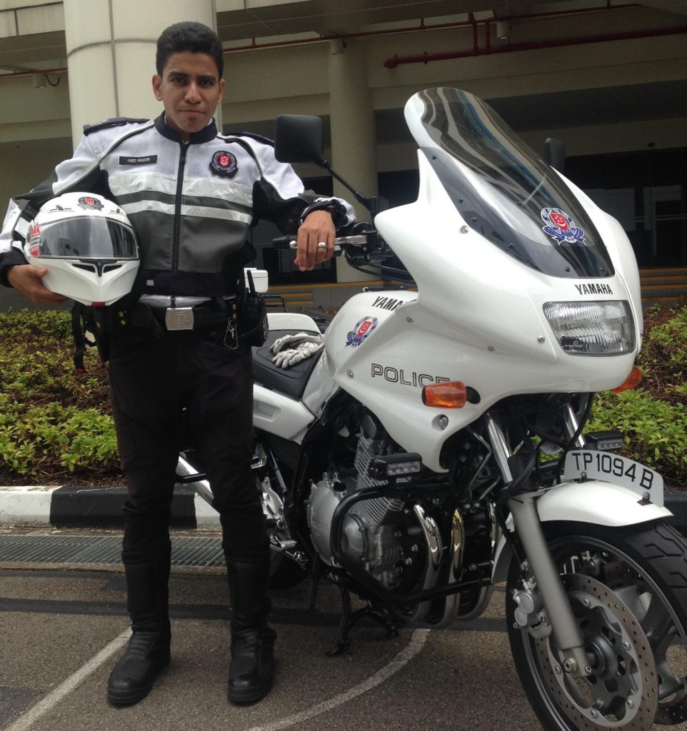 Traffic Police Officer's Training & Instincts Helped Him Evade ...