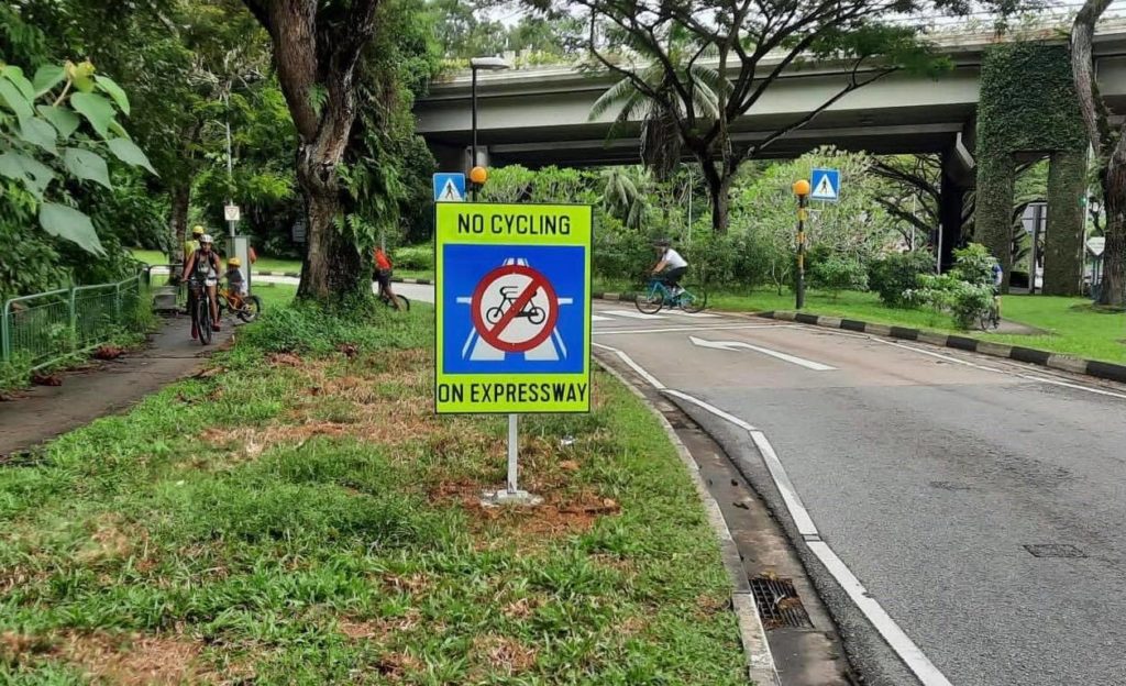 LTA Erects Signs To Remind Cyclists Not To Ride On Expressways & In Tunnels