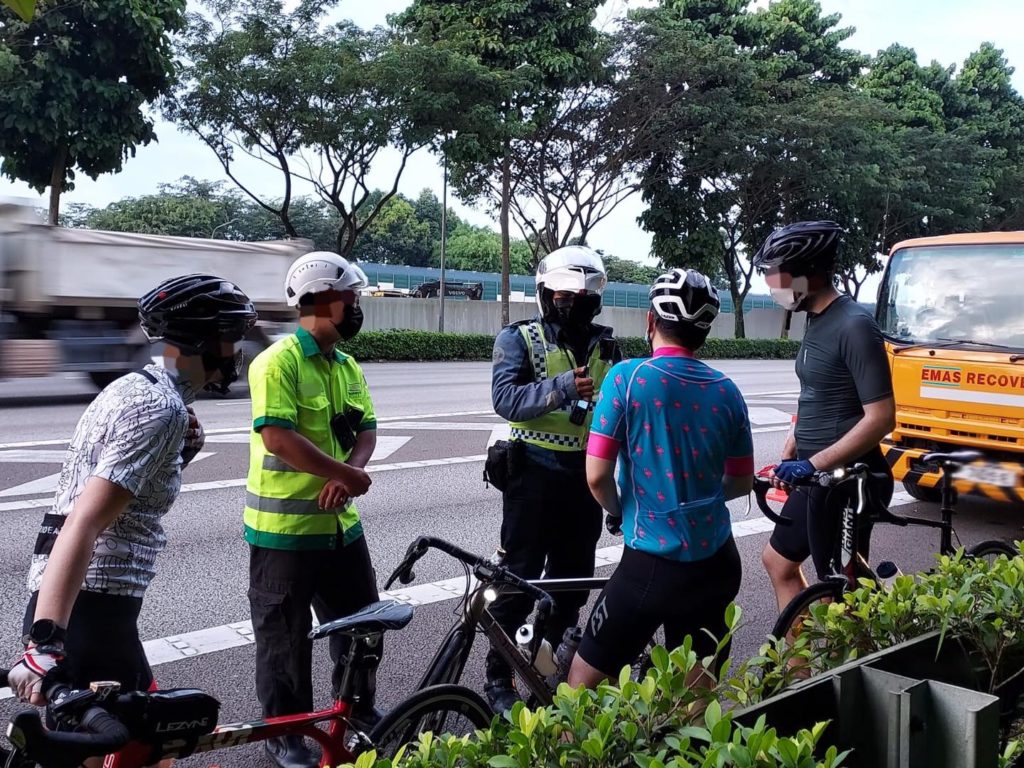 LTA Erects Signs To Remind Cyclists Not To Ride On Expressways & In Tunnels