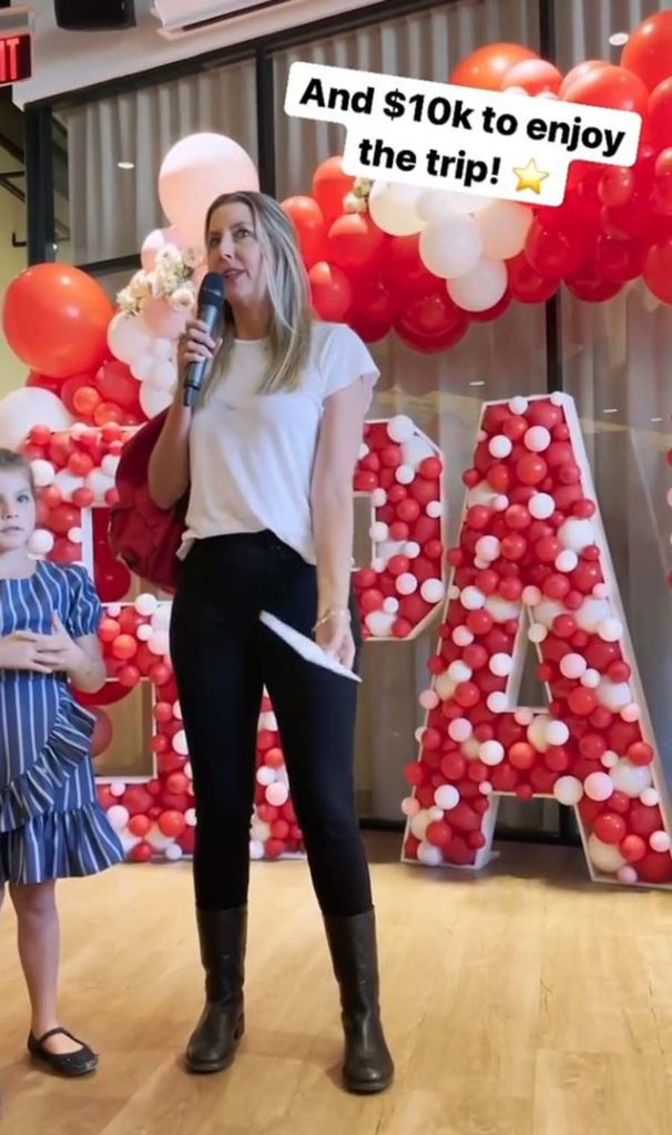 Spanx Founder Gifts Staff 2 First-Class Flight Tickets & S$13K Each ...