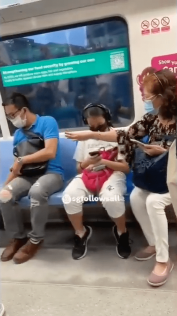 Man Starts Fight With Elderly On AMK MRT Over Loud Music, Commuters ...