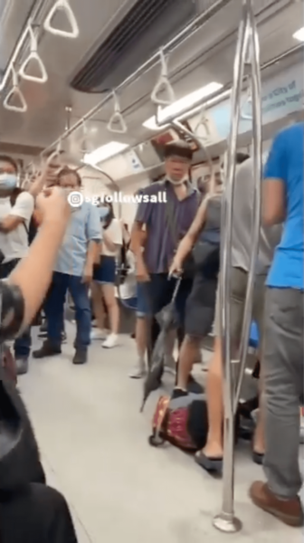 Man Starts Fight With Elderly On AMK MRT Over Loud Music, Commuters ...