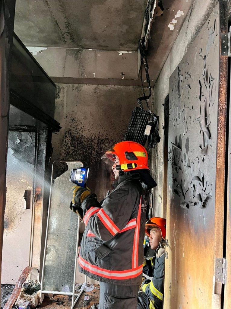 2 Men Extinguish Jurong Condo Fire In Slippers & Shorts, Blaze Caused ...