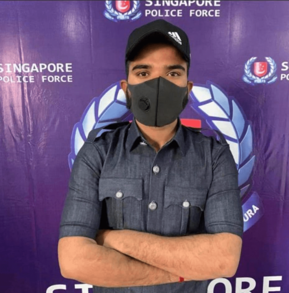 Scammer Called Out By Netizens Improves His 'Police Disguise', Wears An ...