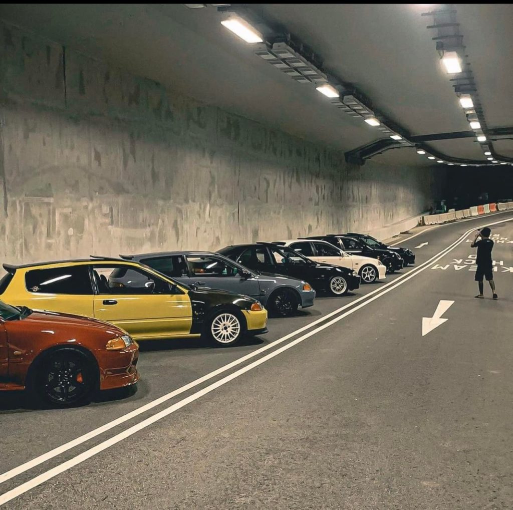 Honda Civic Cars Parked In Sime Underpass For Illegal Photo Shoot ...