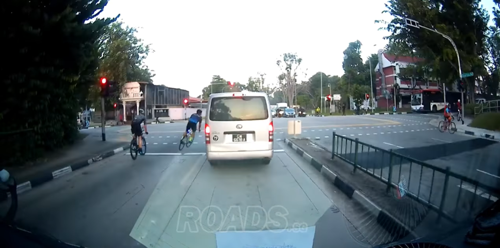 Changi Cyclist Swerves Into Right Lane & Beats Traffic Light, Netizens ...