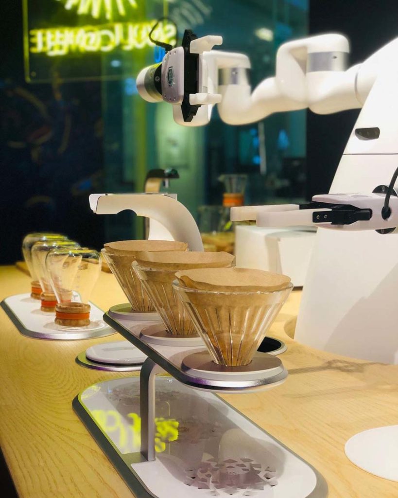 KINEX Café Has Scenic Projection Walls & Robot Barista, Looks Like An ...