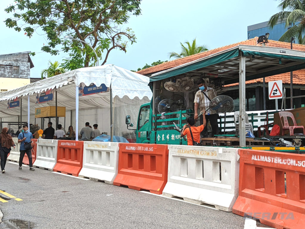 Kampong Gelam Bazaar Tents Already Set Up, S'poreans Excited For Return ...