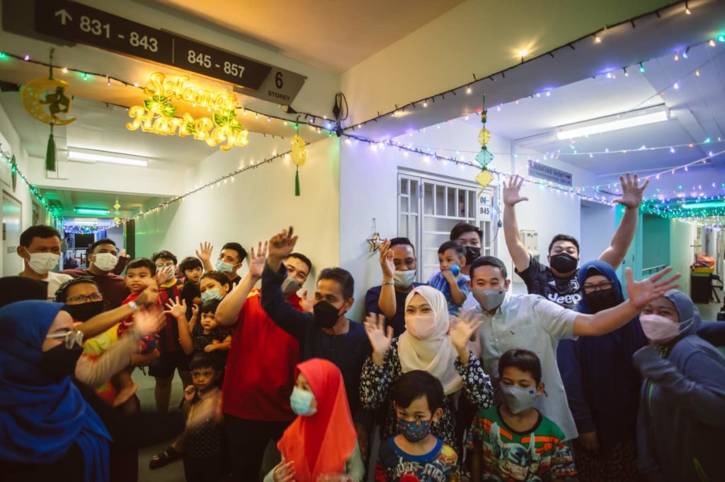Woodlands Residents Decorate Corridor With Hari Raya Lights Together ...