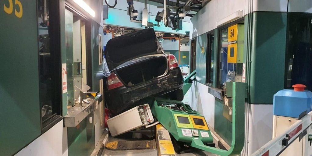 Car Allegedly Crashes Through Tuas Checkpoint Motorcycle Lane, 3 ...