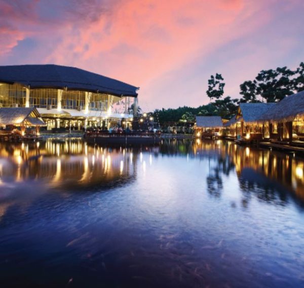 You Can Dine By The Lake & Savour Fresh Seafood At This Floating ...