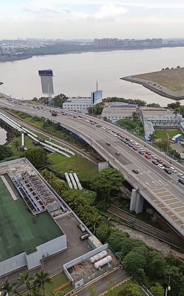 Massive Jam At Woodlands Checkpoint As Long Weekend Arrives, ICA Warns ...