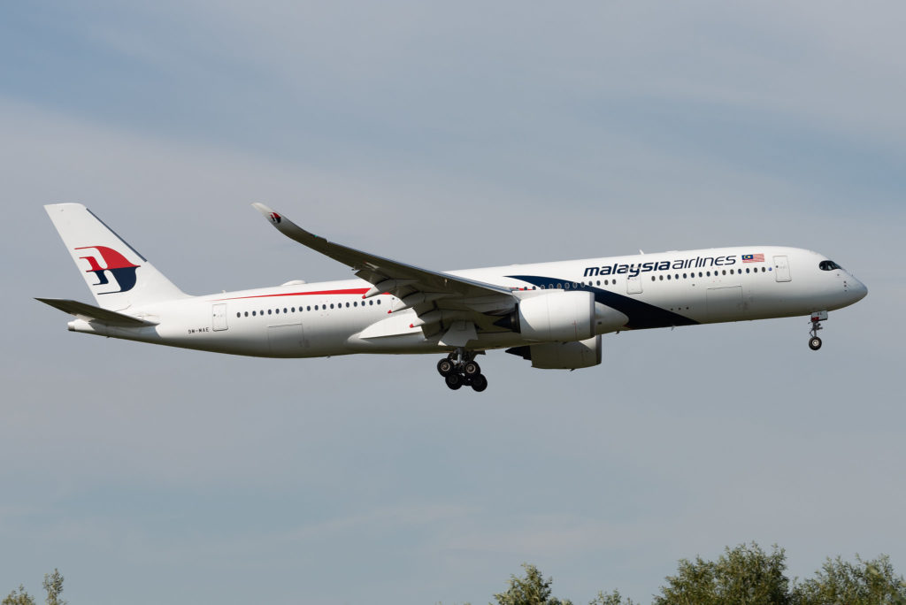 Malaysia Airlines Plane Drops 7,000 Feet In The Air, Makes U-Turn Due ...