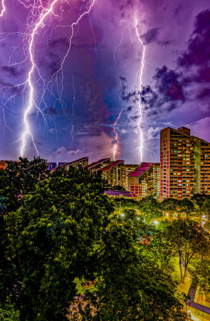 Lightning Rips Through S'pore Sky, Like Strands Of Fried Bee Hoon ...