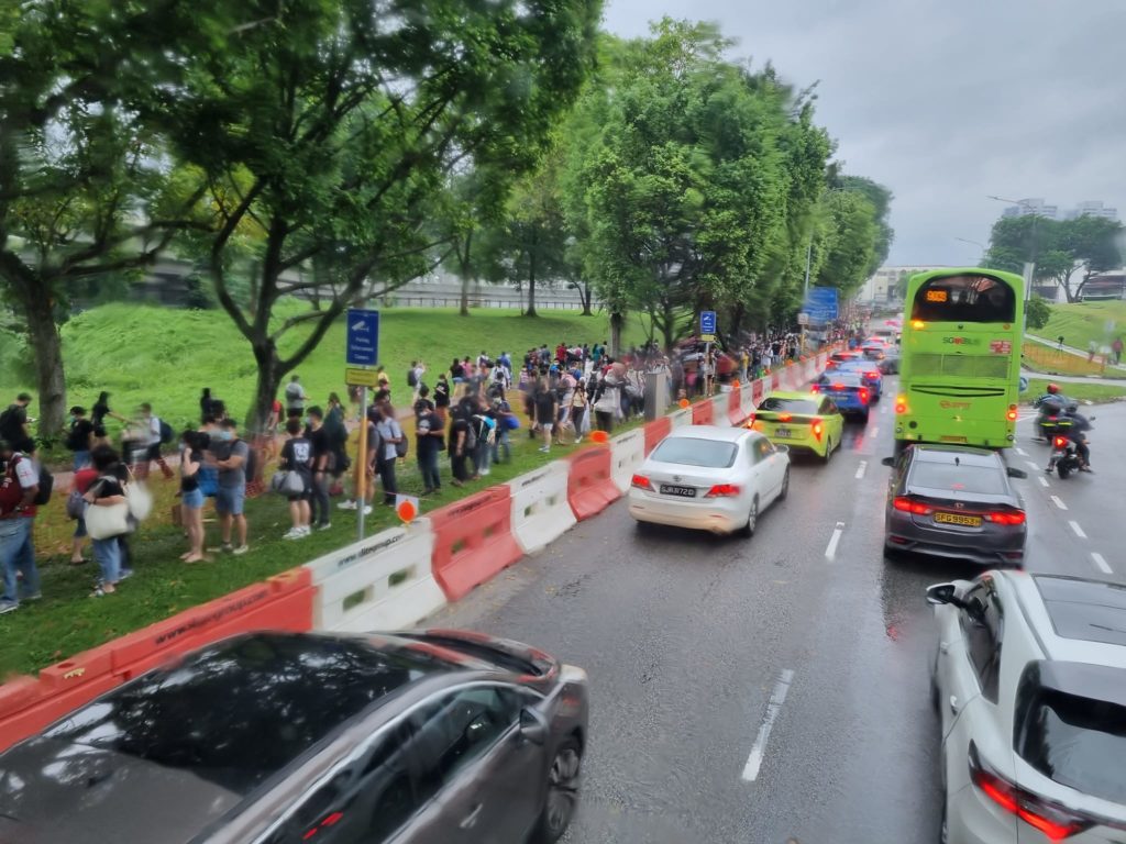 Long Queues Form Outside Woodlands Checkpoint On Good Friday, Bus Stop ...