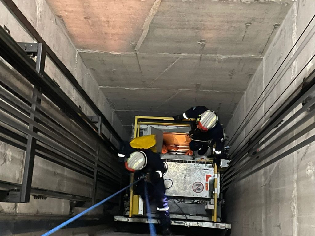 3 People Stuck In Junction 10 Lift, SCDF Rescuers Rappel Down To Save Them