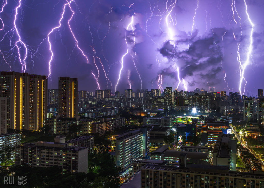 Lightning Rips Through S'pore Sky, Like Strands Of Fried Bee Hoon ...