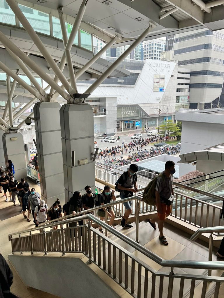 Triple-Boosted Queue Seen At JB Customs On Last Day Of Long Weekend ...