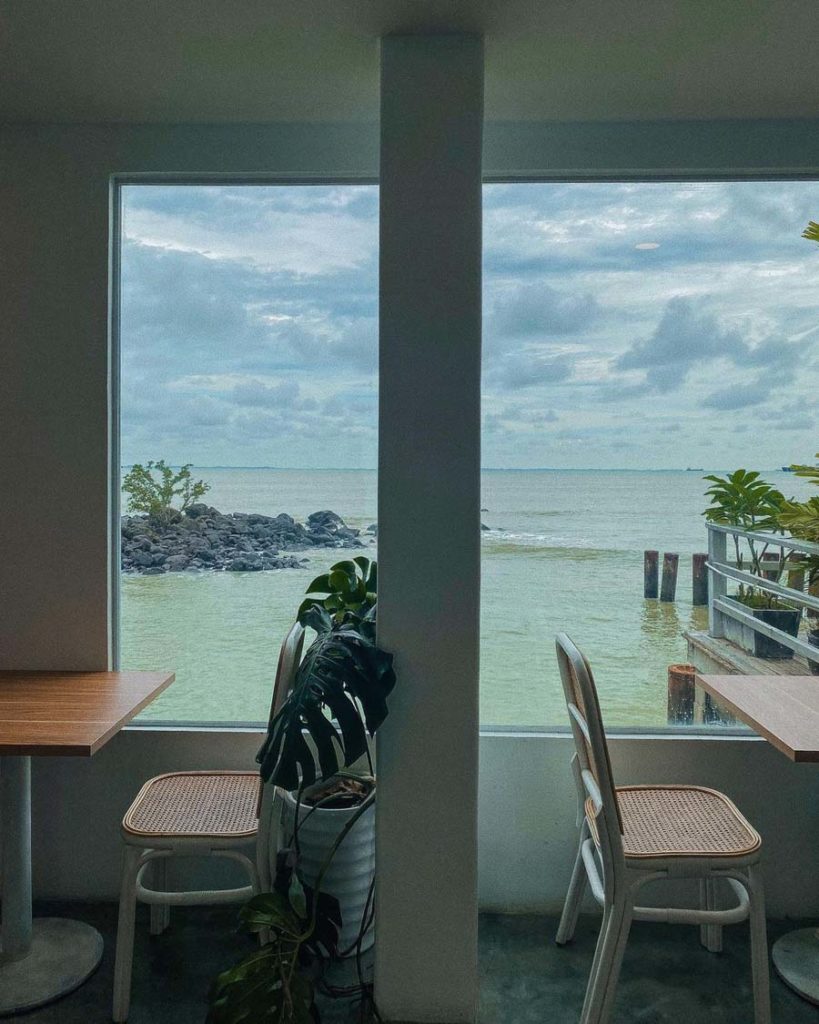 Johor Café Looks Like A Korean Seaside Villa, Serves Desserts Like ...