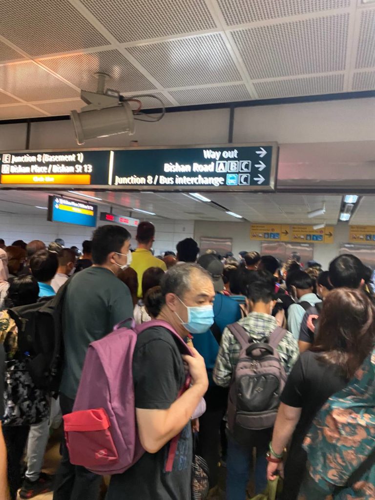 Crowd Builds At Bishan MRT Due To Circle Line Signal Fault, SMRT ...