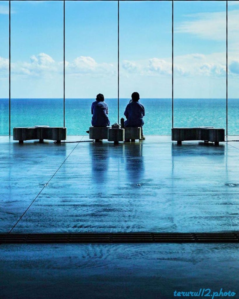 Japan Railway Station Has Floor-To-Ceiling Glass Windows, Catch Sunsets ...