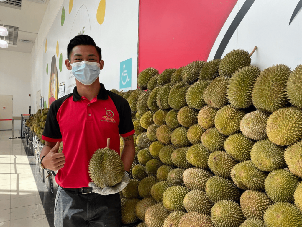 Giant Tampines Has MSW, Red Prawn & D13 Durians From S$2 Till 30 Jun
