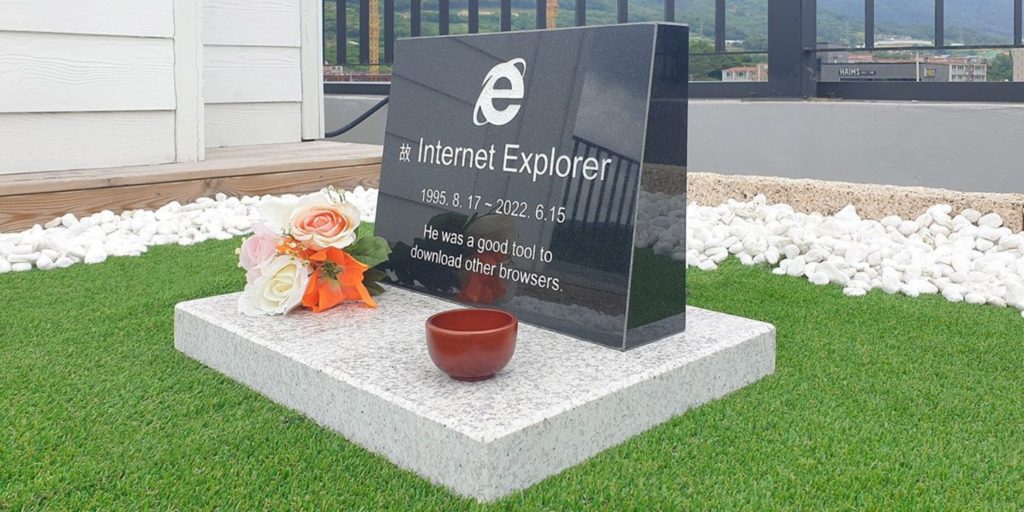 Internet Explorer Retires On 15 Jun, Netizens Commemorate Browser's 27 ...