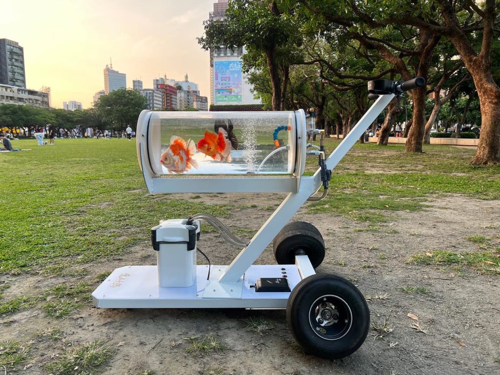 Taiwan Man Builds Aquarium Pram For His Goldfishes, Brings Them For ...