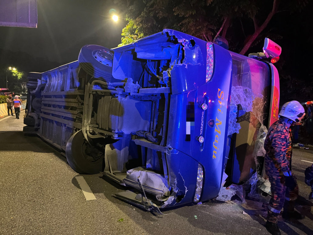 S’pore-Bound Bus Overturns Near KL After Driver Loses Control, 19 Taken ...