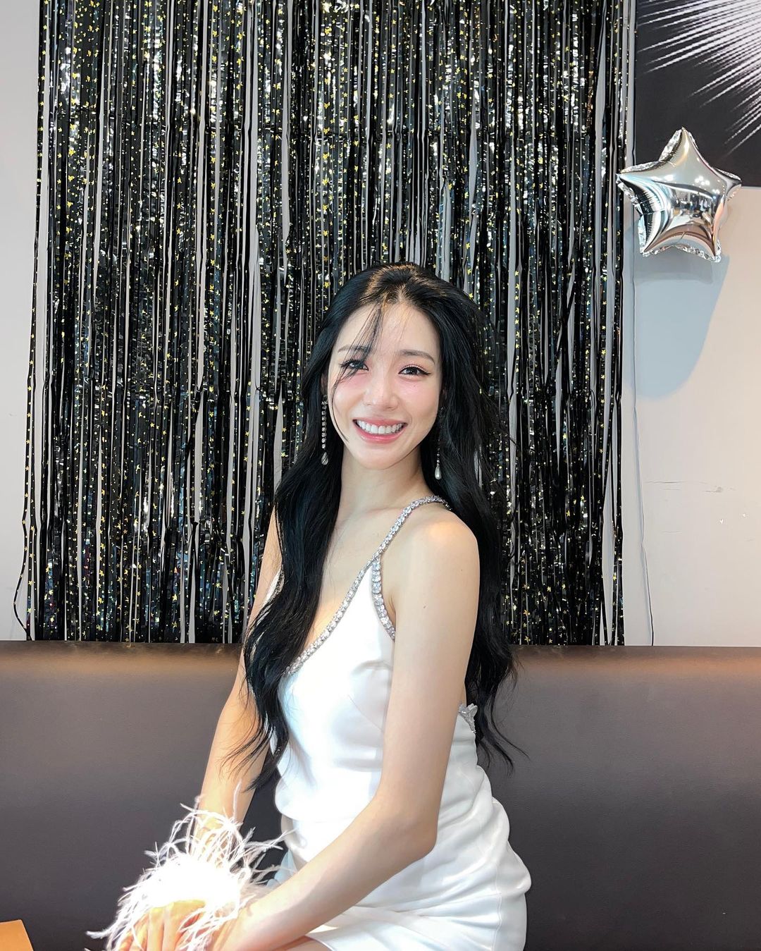 Girls' Generation's Tiffany Gives Signed Album To Changi Airport Staff ...